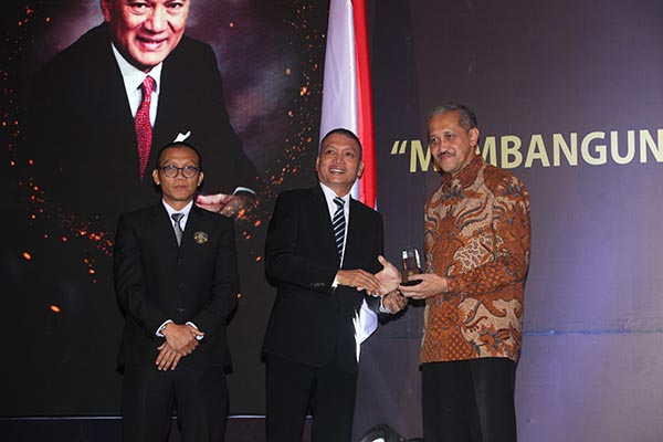 Anugrah Tokoh Inspirasi Nasional dalam Top 10 Most Outstanding People