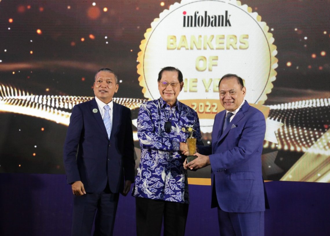 Tiga Petinggi BCA Raih Penghargaan di Infobank Top 100 CEO & The Next Leaders Forum 2022 ...