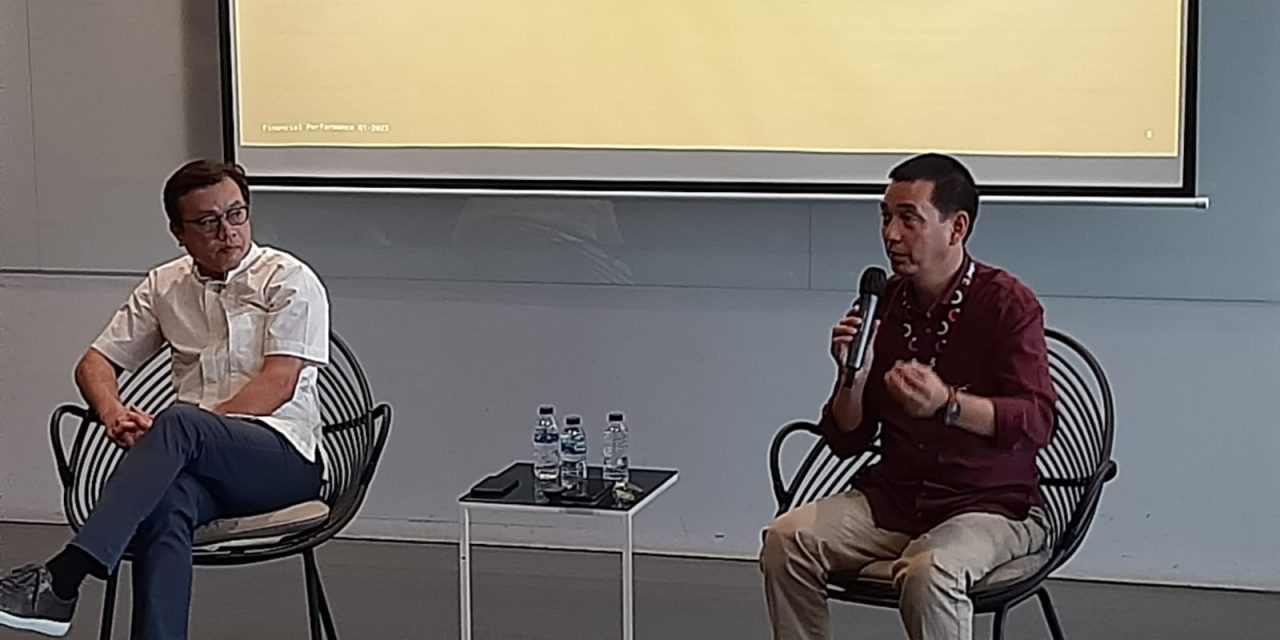 Kharim Siregar Beri Tongkat Estafet Bank Jago ke Arief Tandjung ...