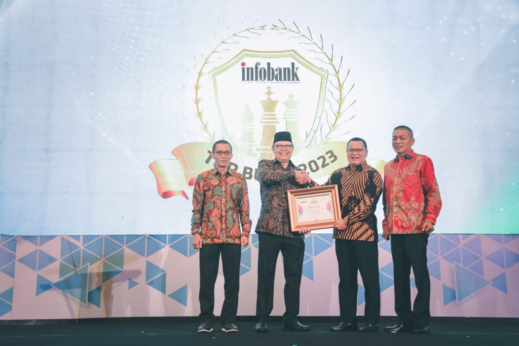 Bank Kalbar Sabet Penghargaan Infobank Top BUMD 2023 | Infobanknews