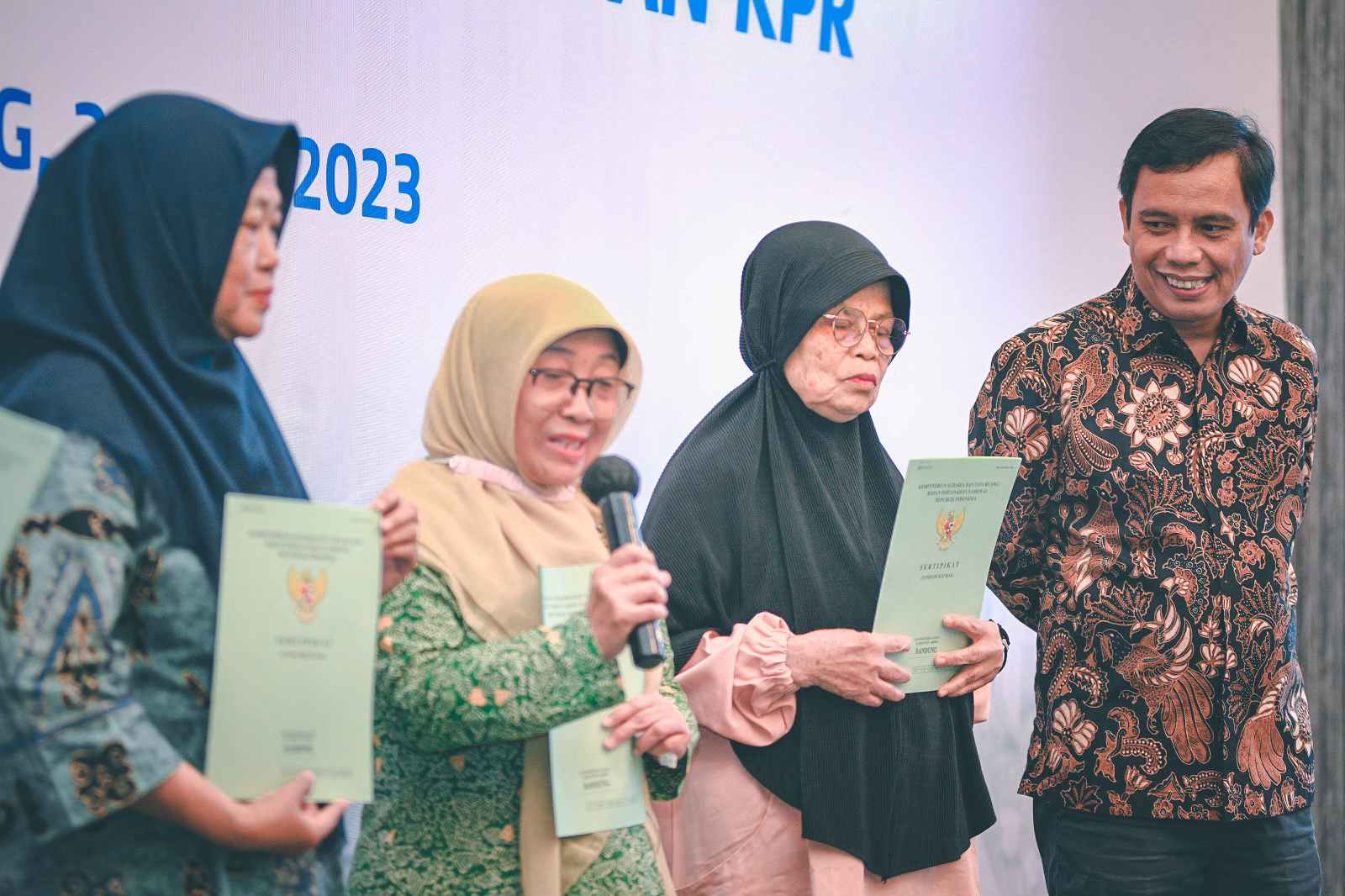BTN Serahkan Sertifikat KPR sebagai Bukti Komitmen | Infobanknews
