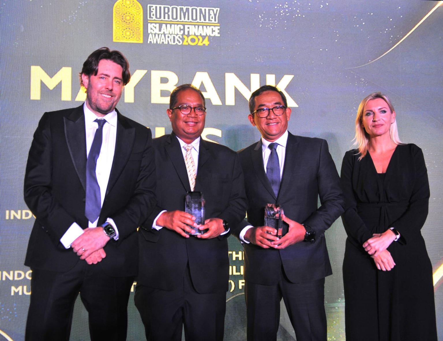 UUS Maybank Indonesia Sabet 2 Penghargaan di Euromoney Islamic Finance ...