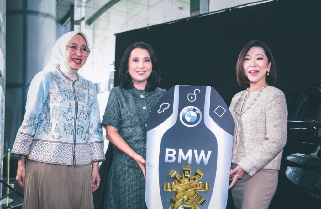 Apresiasi Nasabah, Bank Mega Serahkan Undian Program Meriah Bareng Mega | Infobanknews