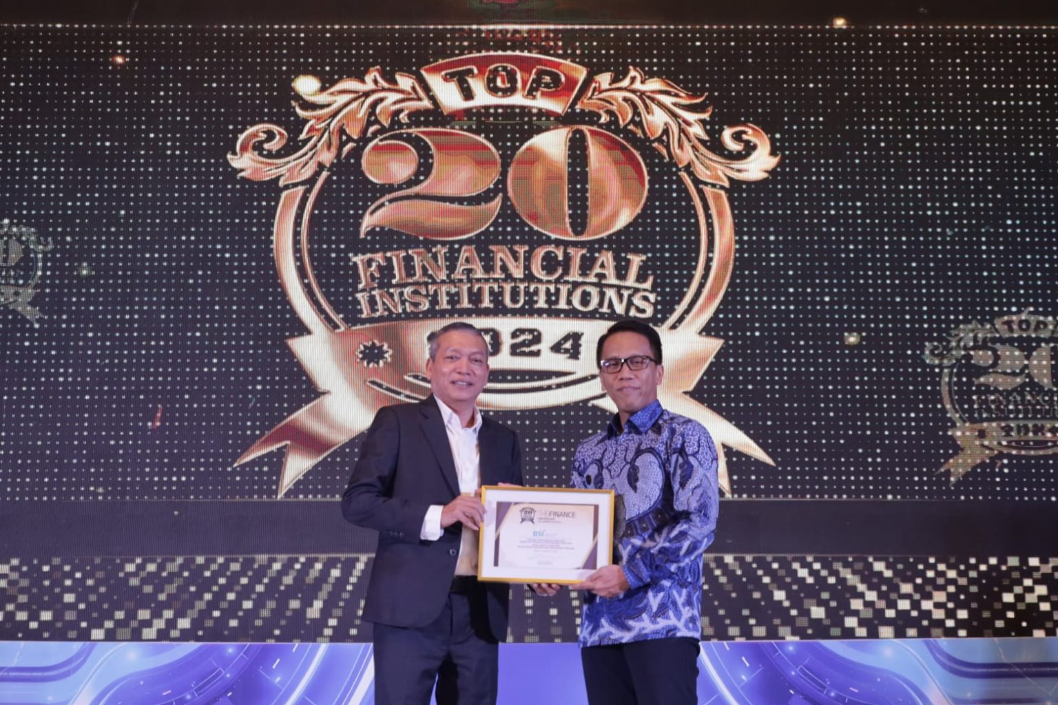 Raih Predikat Sangat Bagus, BSI Terima Penghargaan Top 20 Financial ...