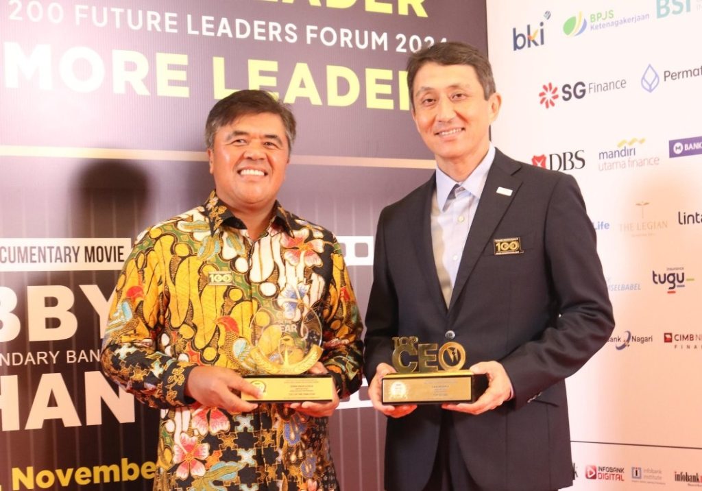 Pimpinan Danamon, MUFG Bank, dan Adira Finance Raih Penghargaan ...
