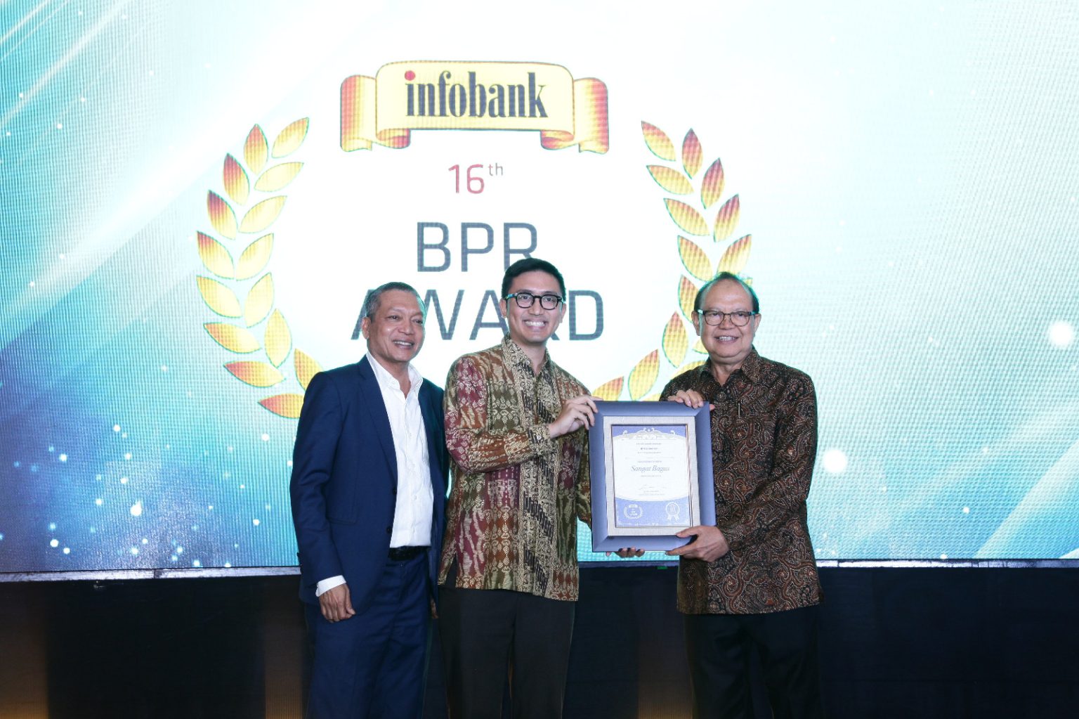 Universal BPR Raih Predikat Bank Berkinerja Terbaik di Infobank BPR ...